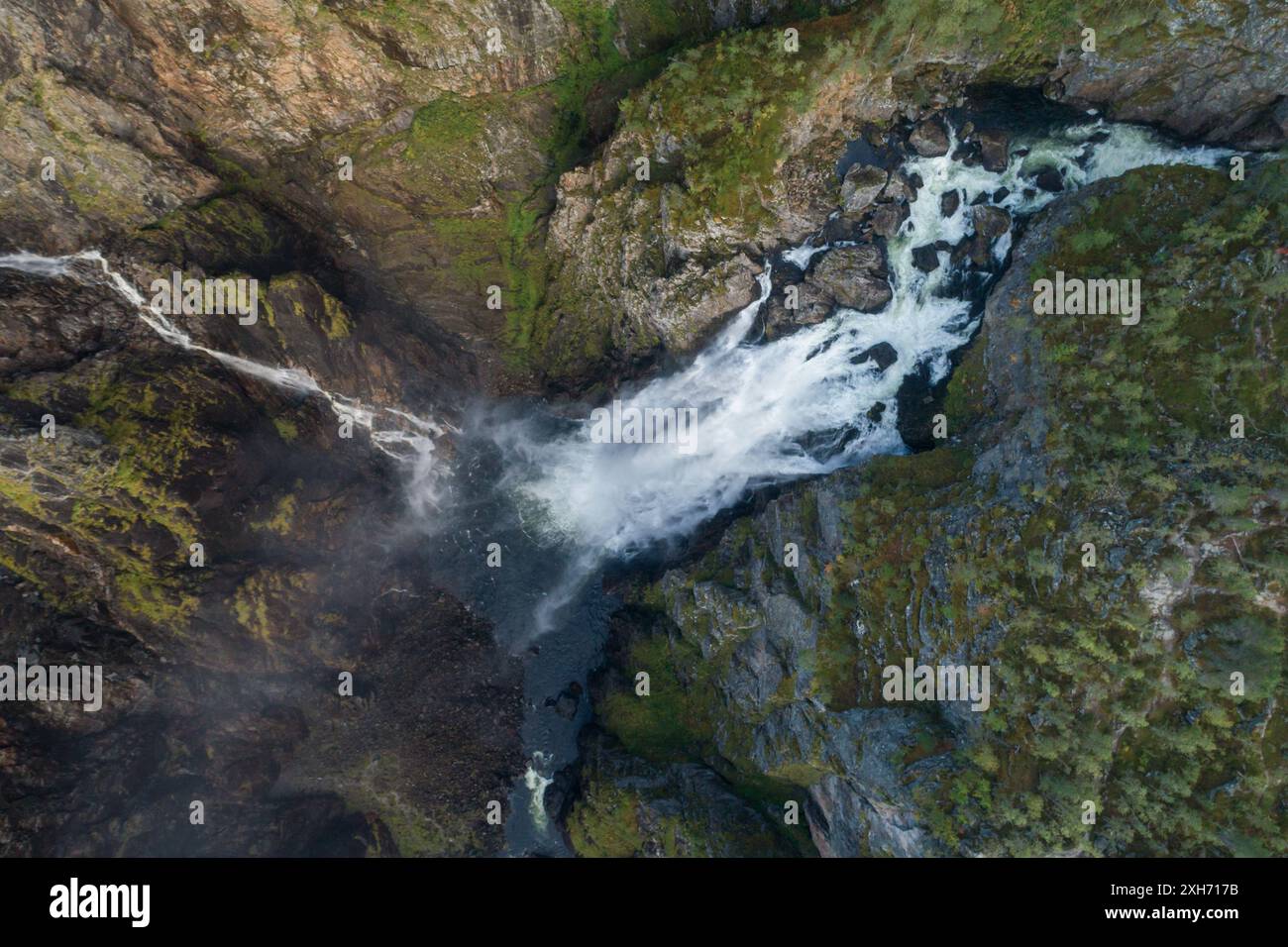 Waterfall top view hi-res stock photography and images - Alamy