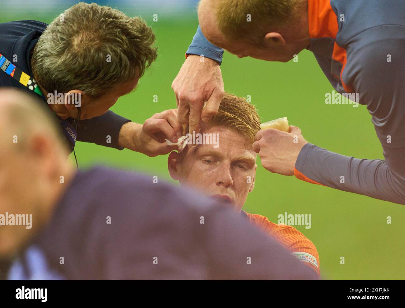 Jerdy Schouten, NL 24 with head injury in the semi final match ...