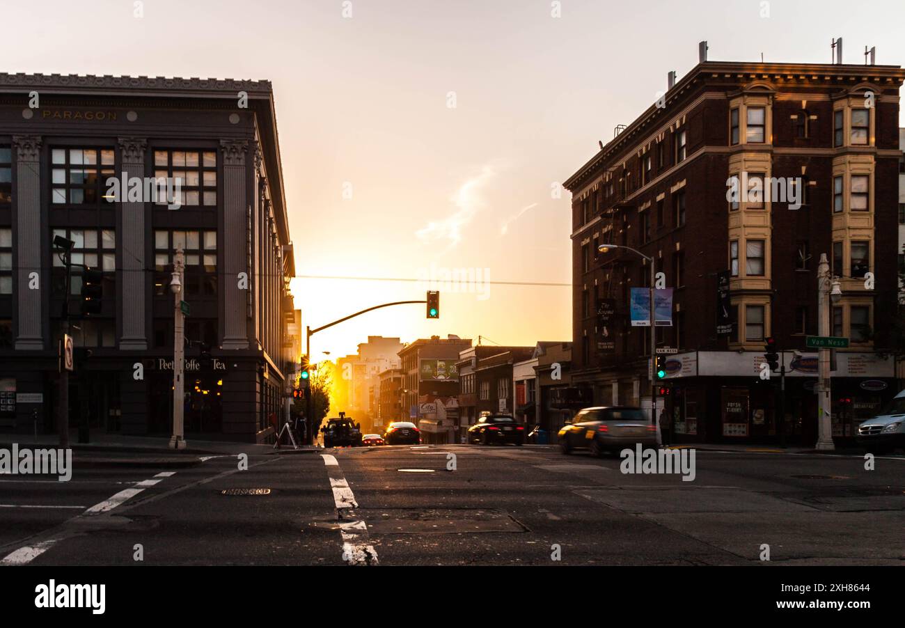 Traffic goes through streets hi-res stock photography and images - Alamy