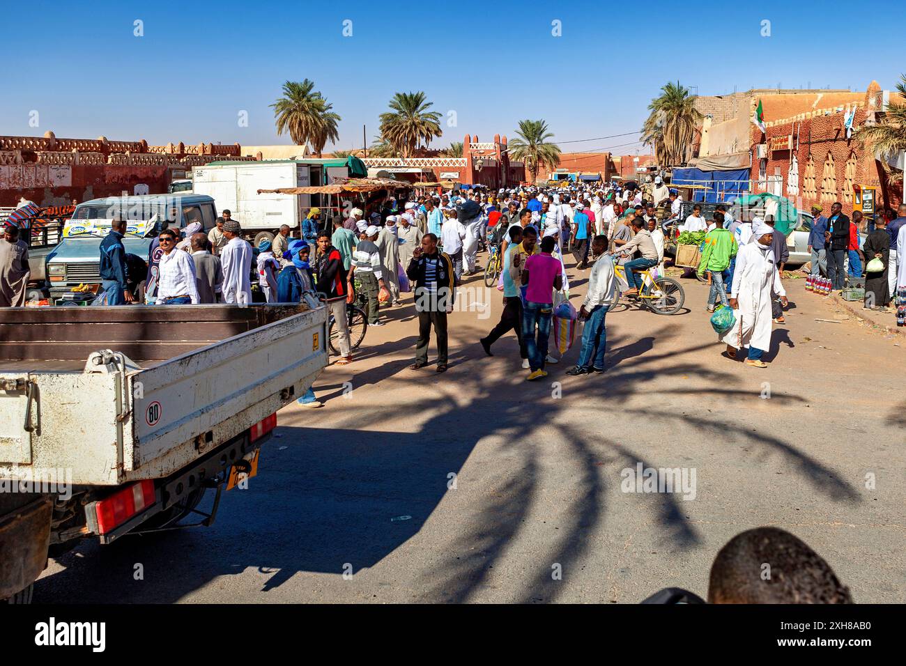 A North African market in the Sahara at Timimoun of Algeria Stock Photo ...