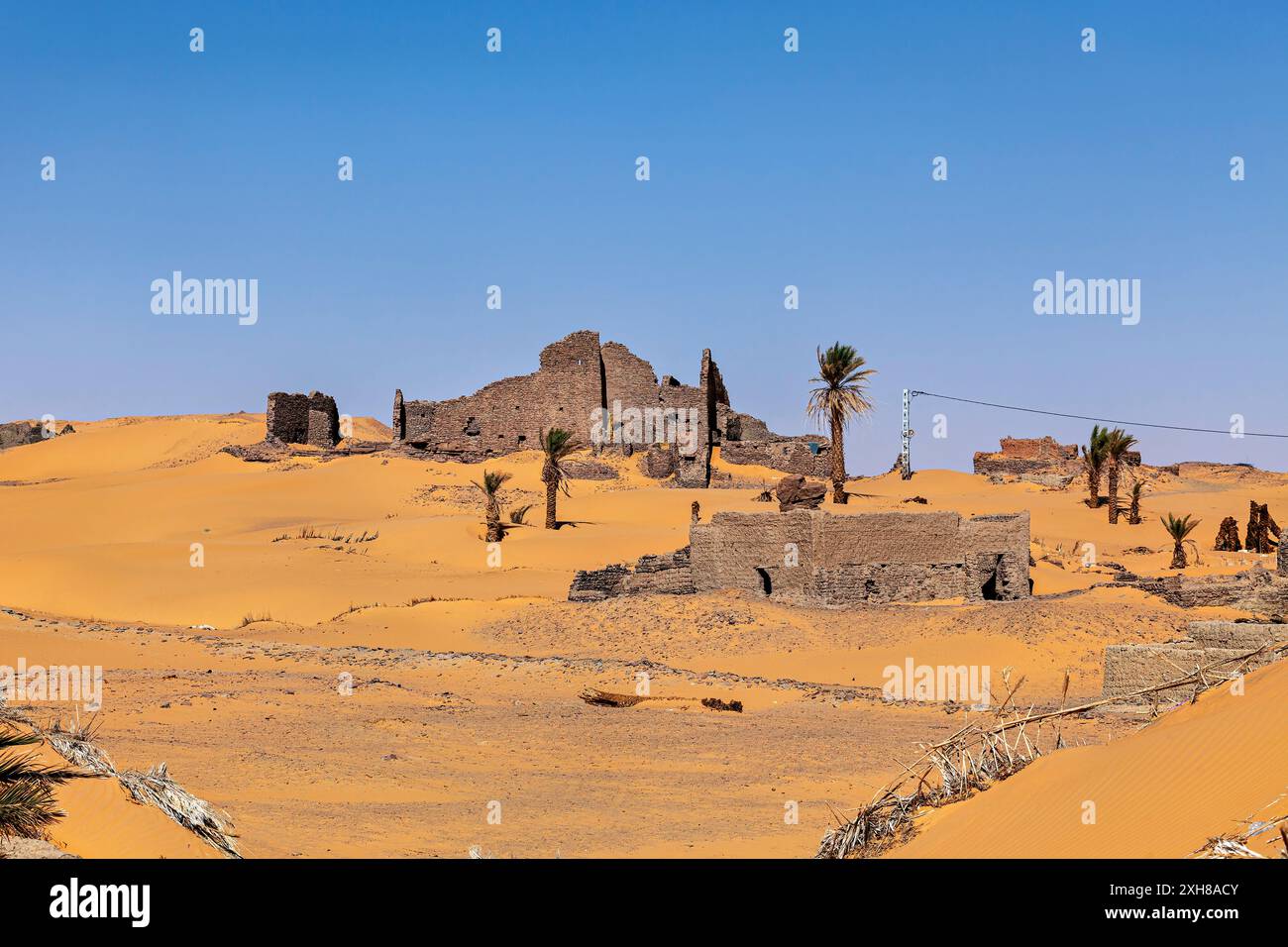 An old castle In the Algerian Sahara Desert Stock Photo - Alamy