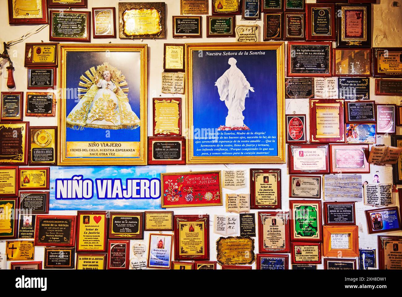 Gold plaques wall hi-res stock photography and images - Alamy