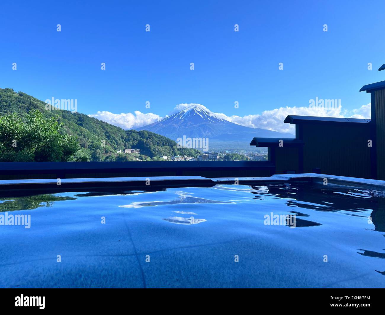 Lake in front of mt fuji hi-res stock photography and images - Alamy