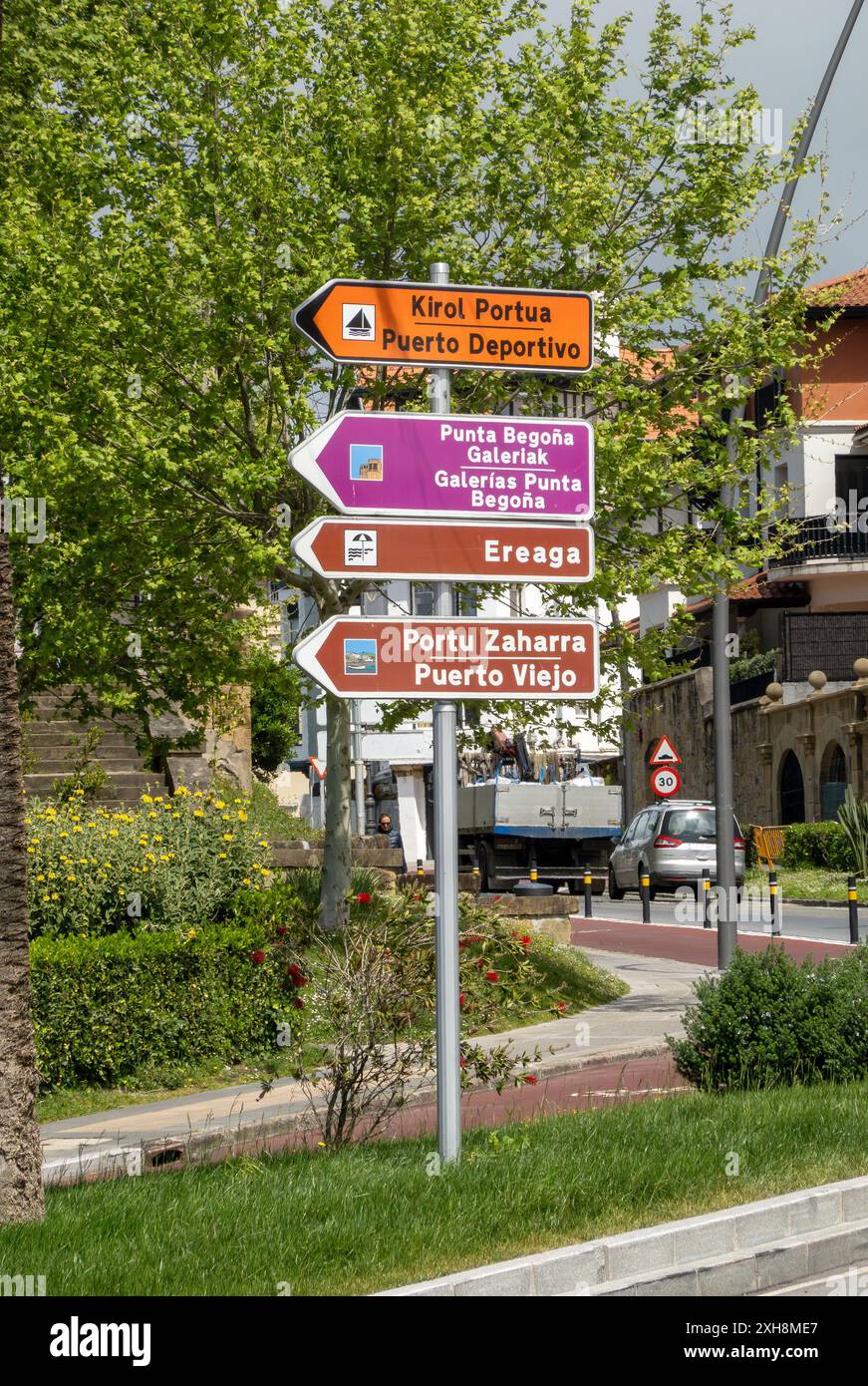 Spanish road signs hi-res stock photography and images - Alamy