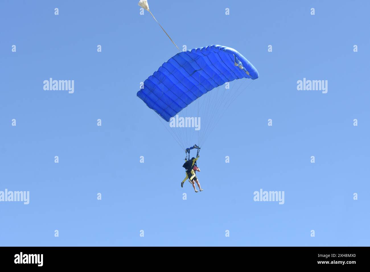 Tandem parachute jump hi-res stock photography and images - Alamy