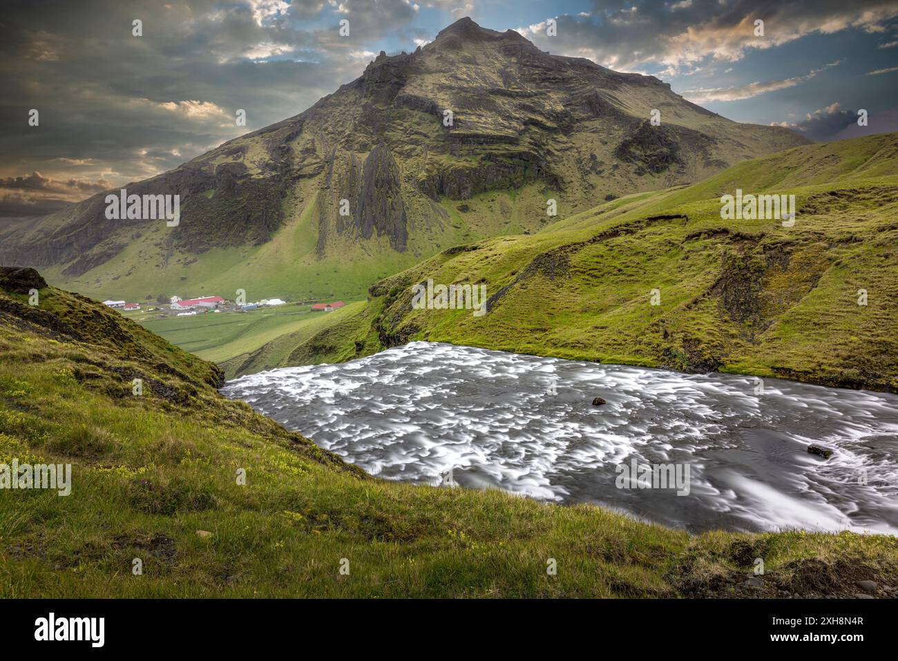 River flowing through a landscape hi-res stock photography and images ...
