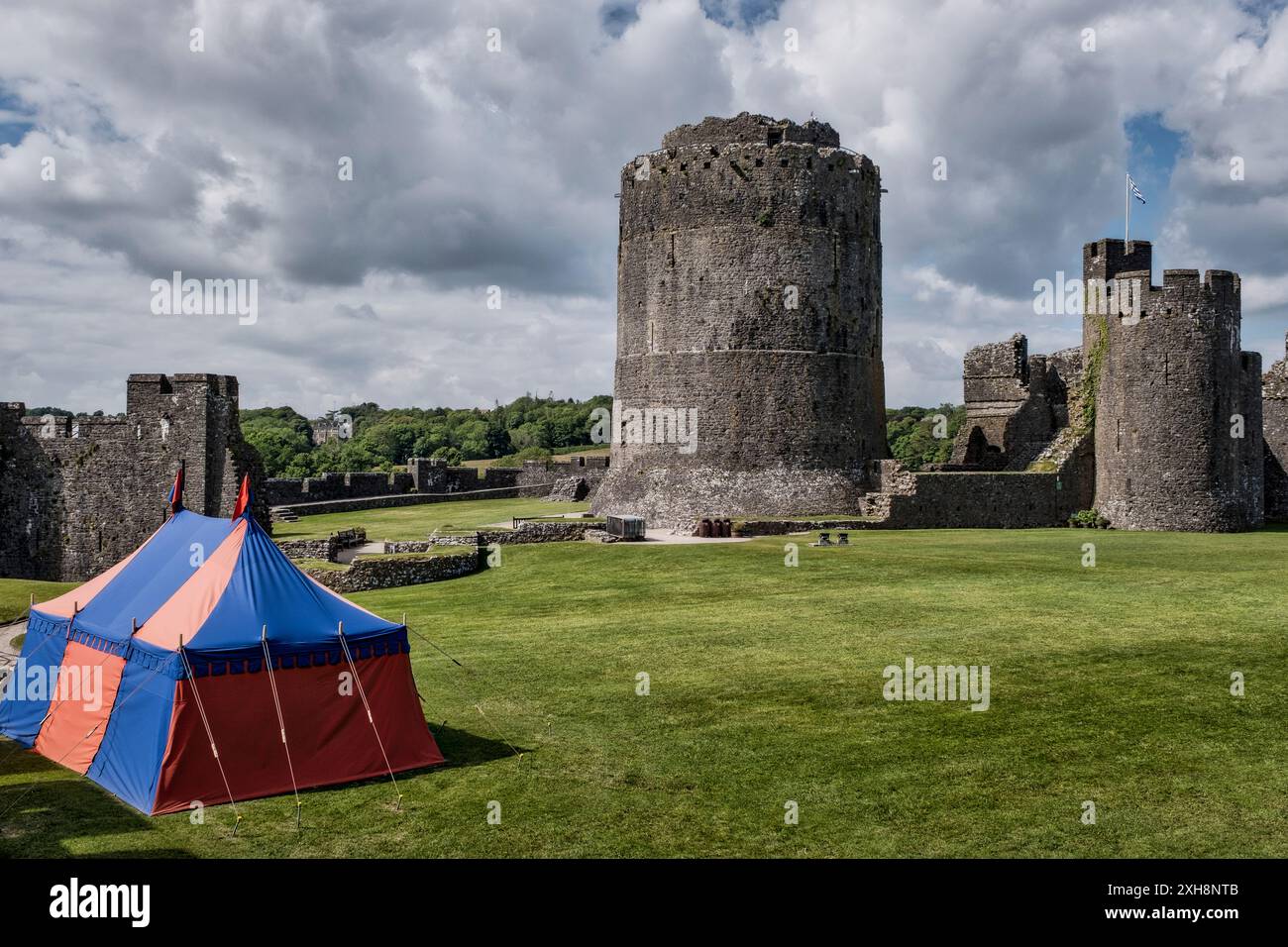 Pembroke castle cave hi-res stock photography and images - Alamy