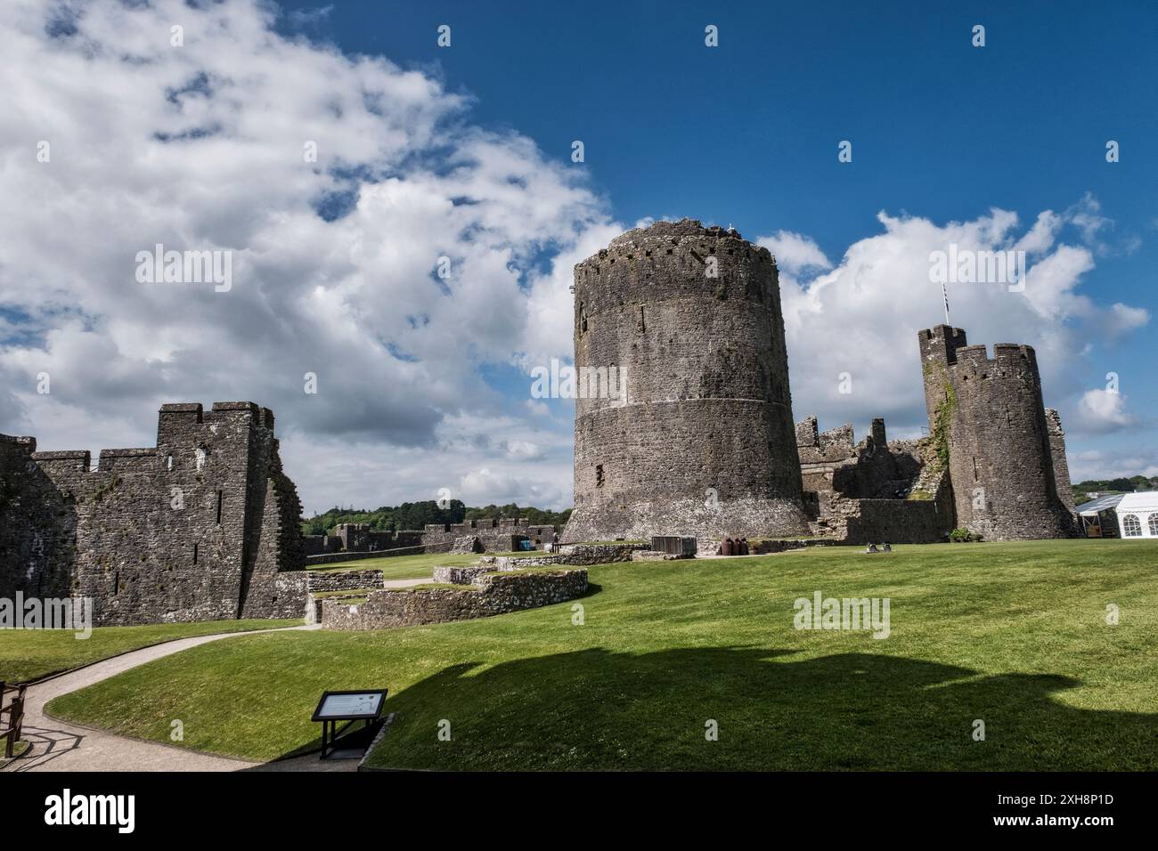Tent inside castle hi-res stock photography and images - Alamy
