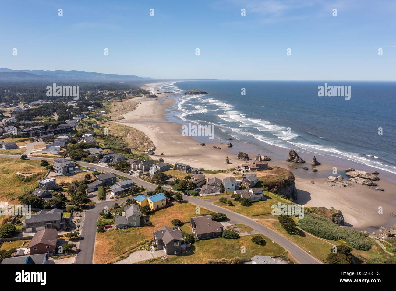 Aerial view oceanfront beach houses hi-res stock photography and images ...