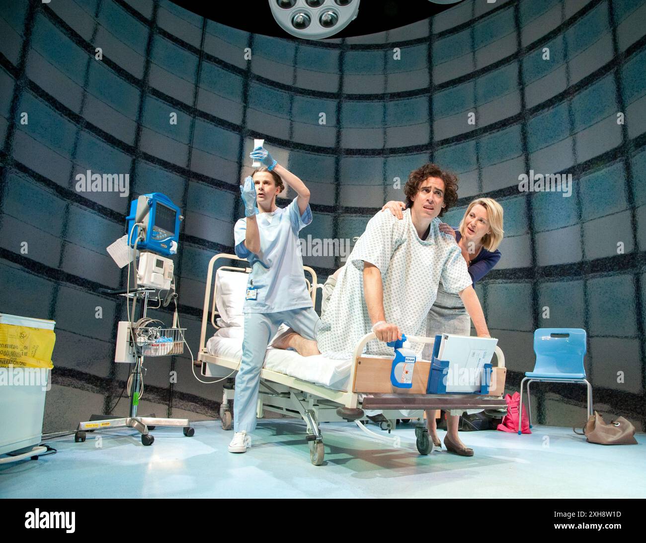 l-r: Louise Brealey (Natasha), Stephen Mangan (Ed), Lisa Dillon (Lisa ...