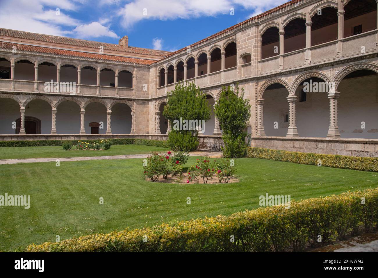 Claustro oriental hi-res stock photography and images - Alamy