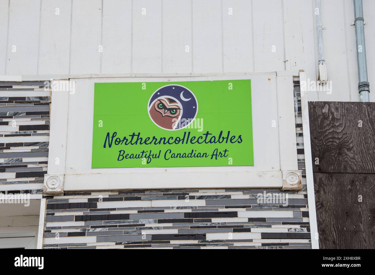 Northern Collectables store and bottle recycling depot sign on Ulu Lane ...