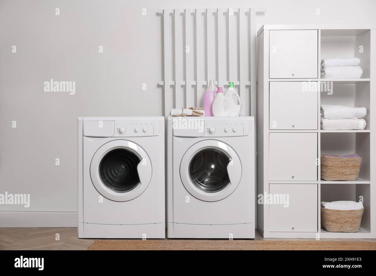 Machines wash hi-res stock photography and images - Alamy