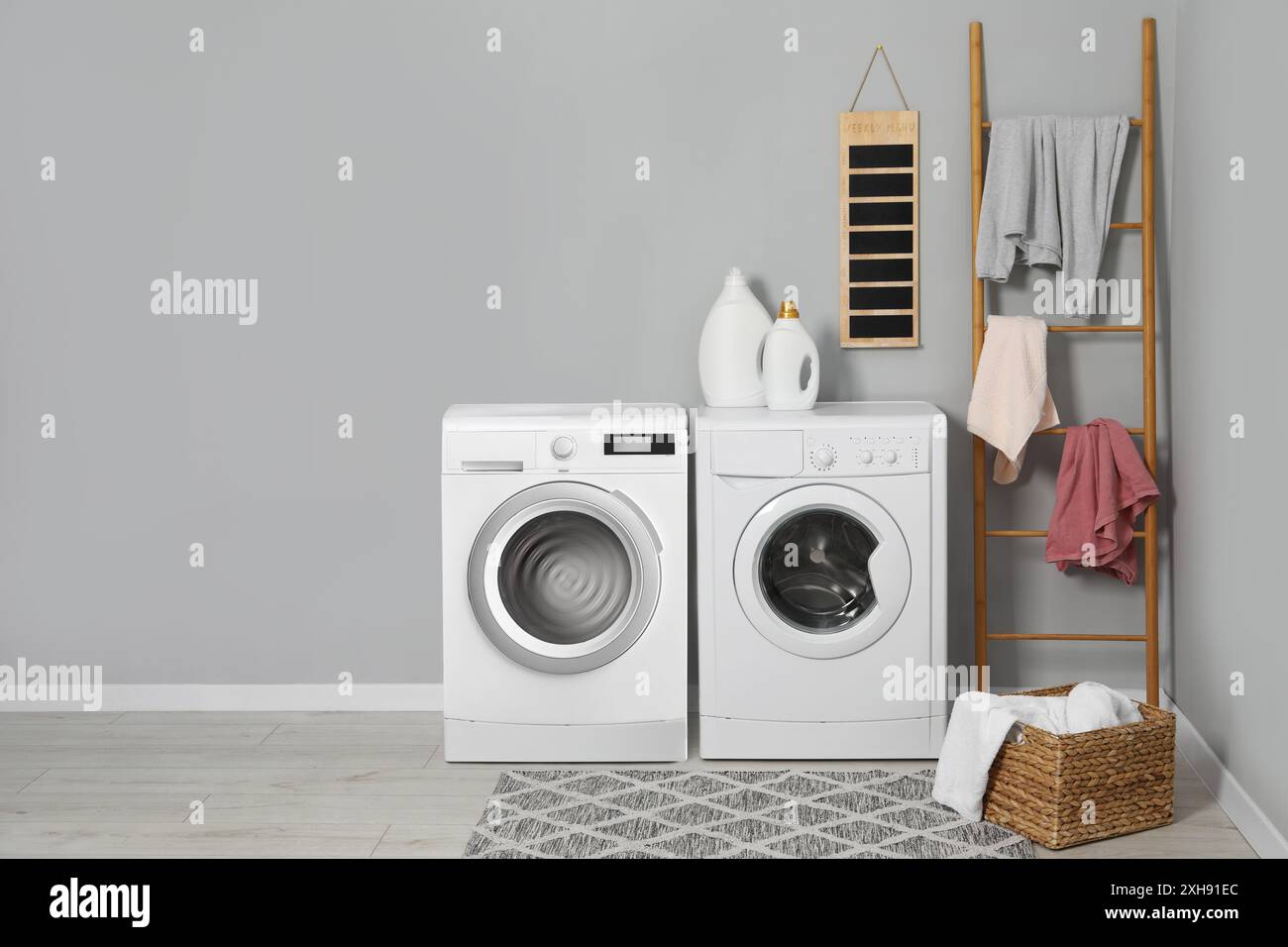 Machines wash hi-res stock photography and images - Alamy