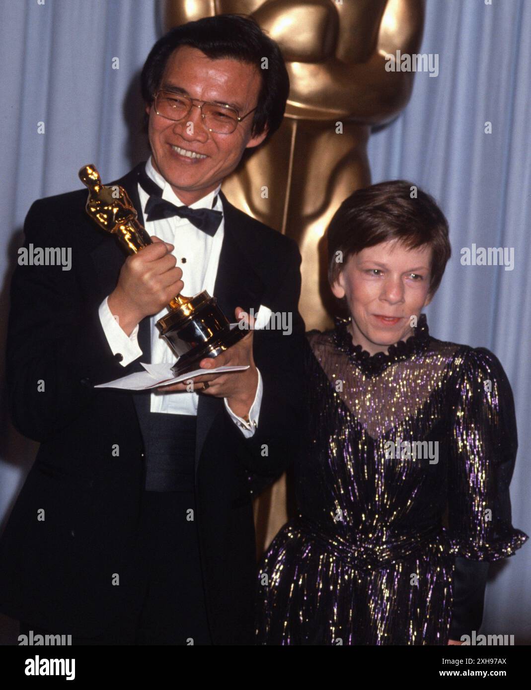 Linda hunt hi-res stock photography and images - Alamy