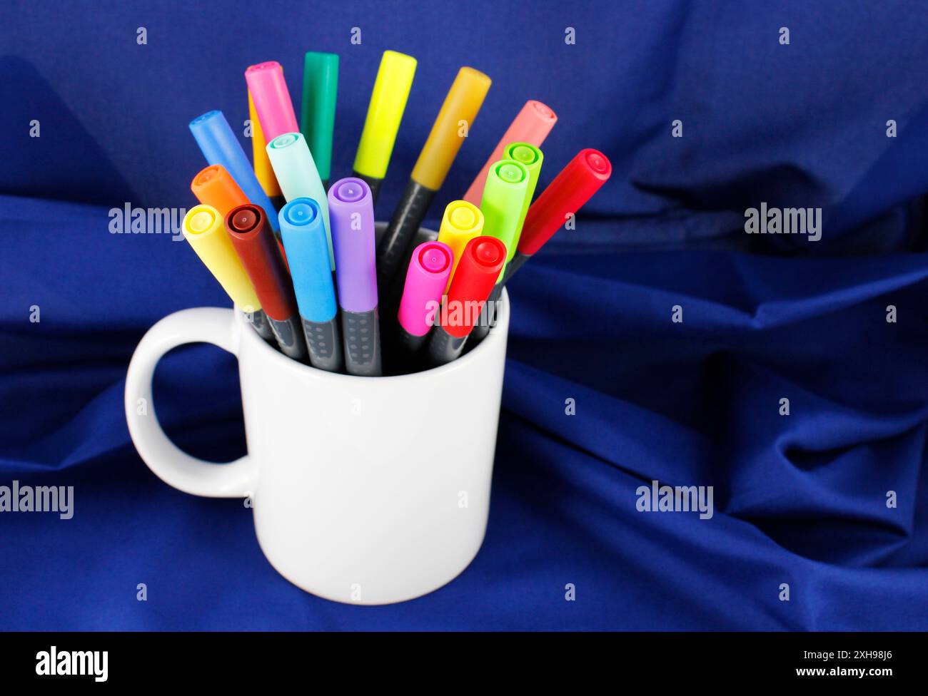 Markers different colors in hi-res stock photography and images - Alamy