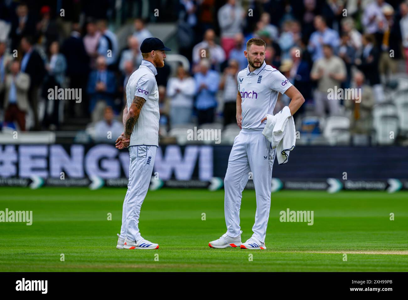 Ben atkinson referee hi-res stock photography and images - Alamy