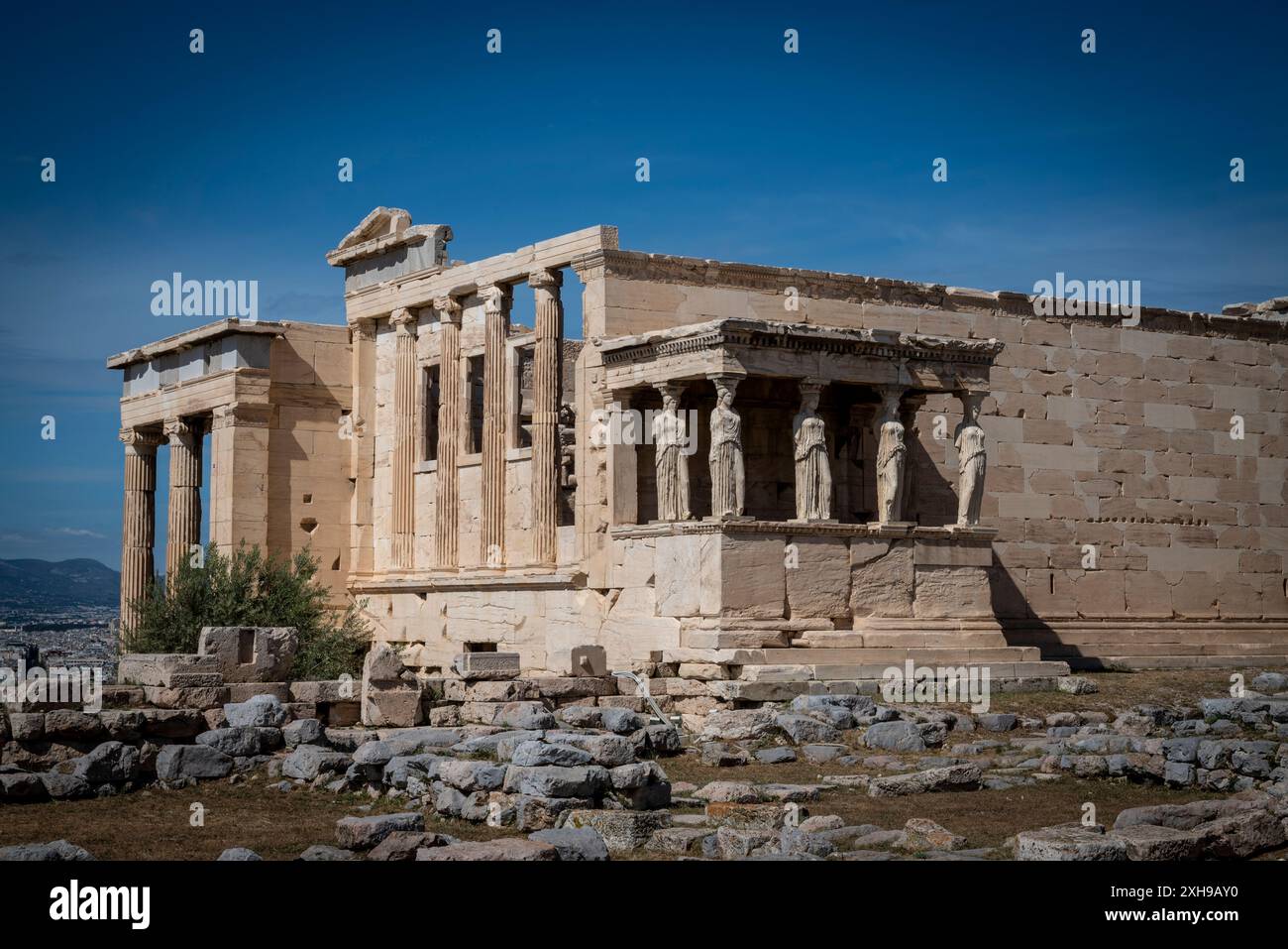 Six sculpted female figures hi-res stock photography and images - Alamy