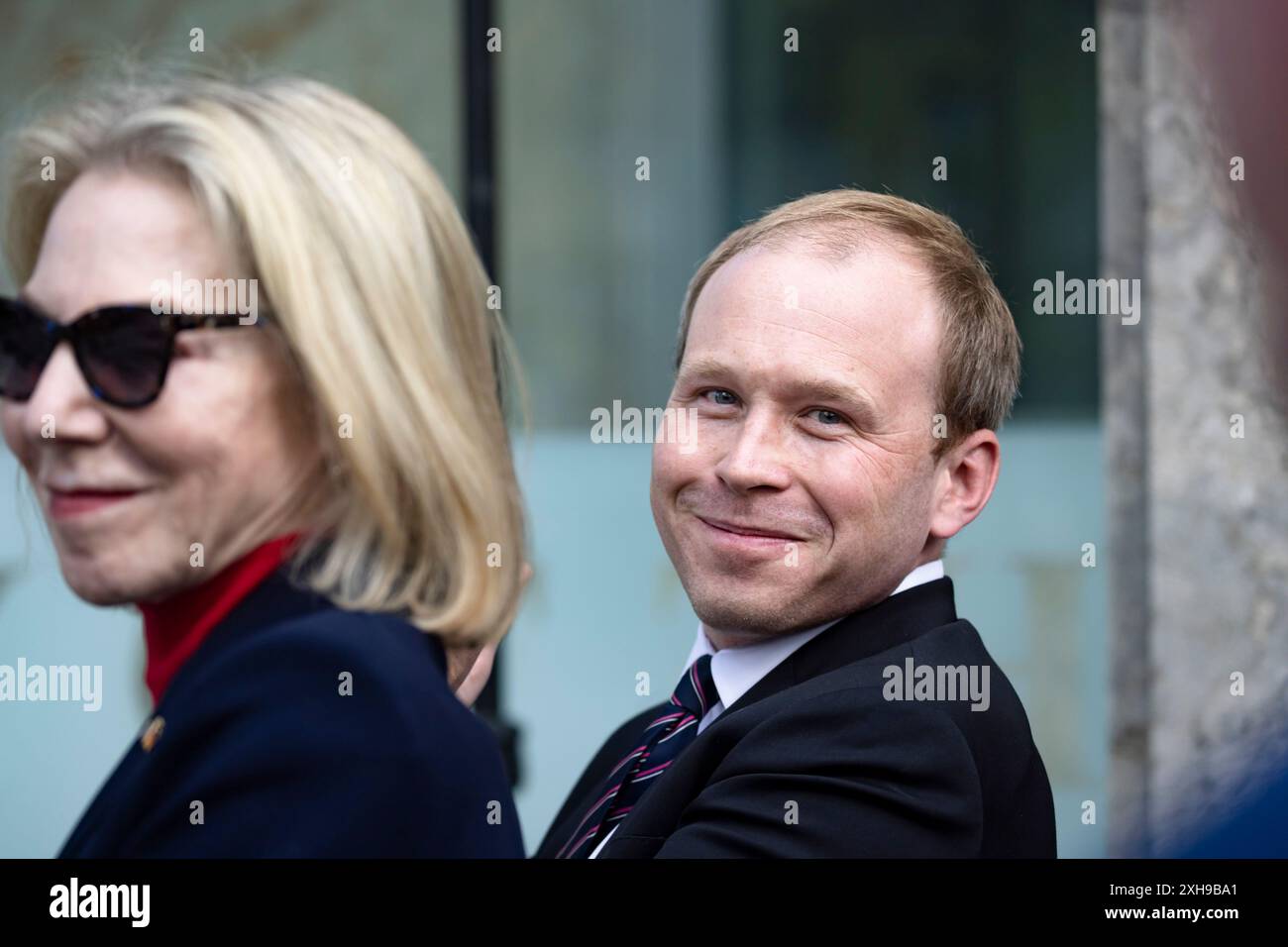 Uncovering ceremony hi-res stock photography and images - Alamy