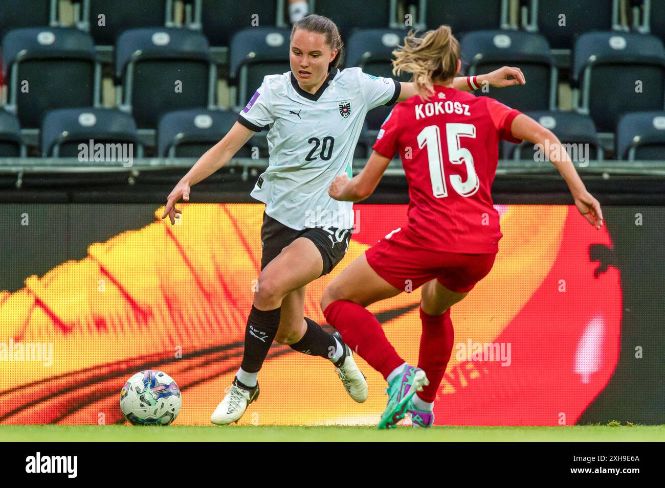Lilli Purtscheller (20, Oesterreich) mit Milena Kokosz (15, Polen) an ...