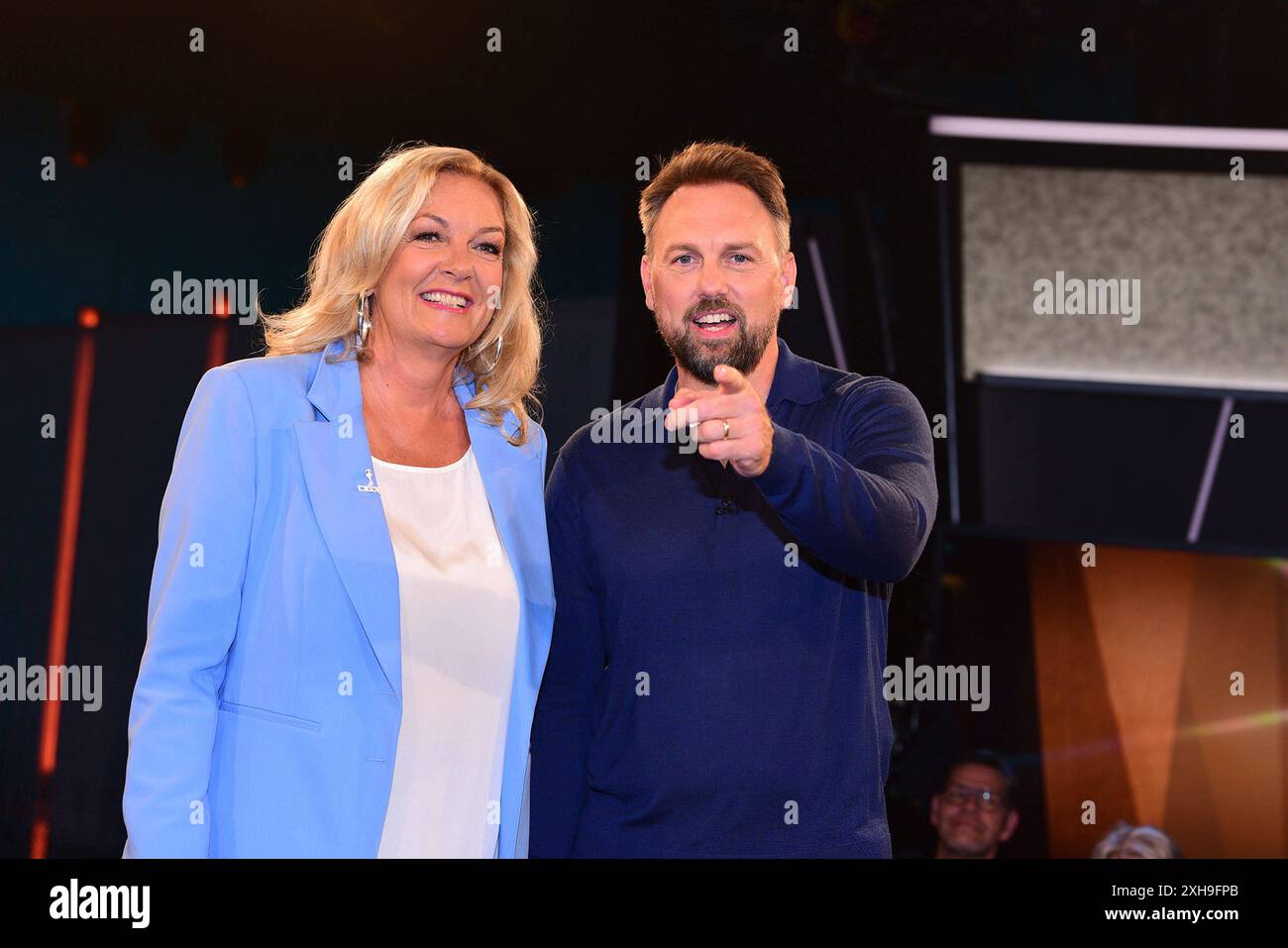 Bettina Tietjen und Steven Gaetjen bei der NDR Talk Show am 12.07.2024 ...