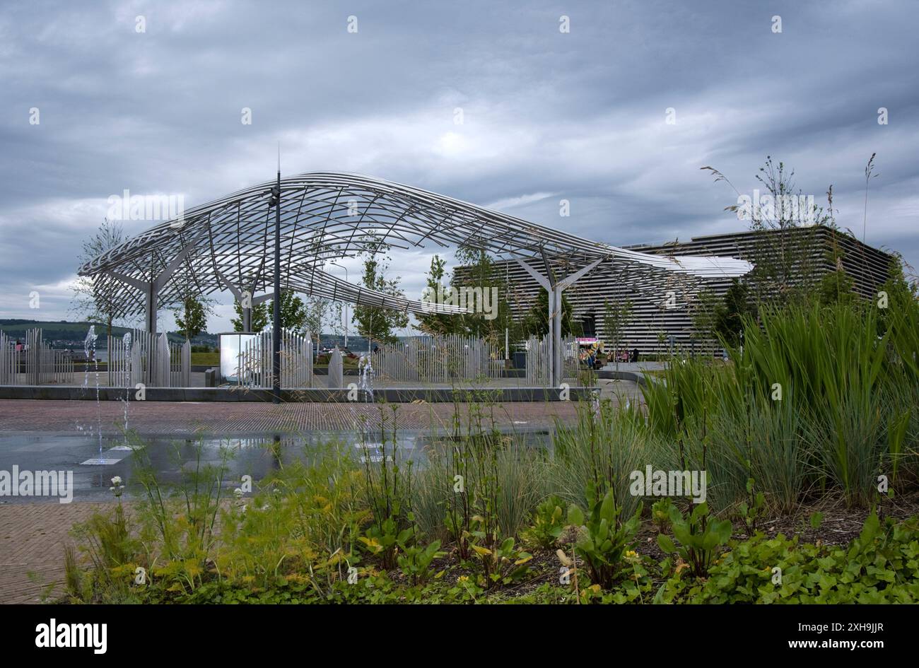 Dundee whale hi-res stock photography and images - Alamy