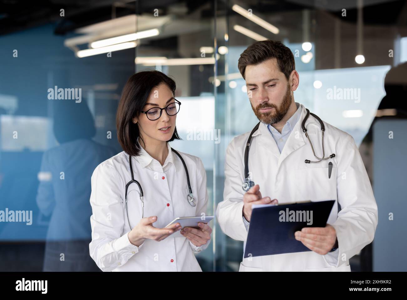 Medical staff collaborating review hi-res stock photography and images ...
