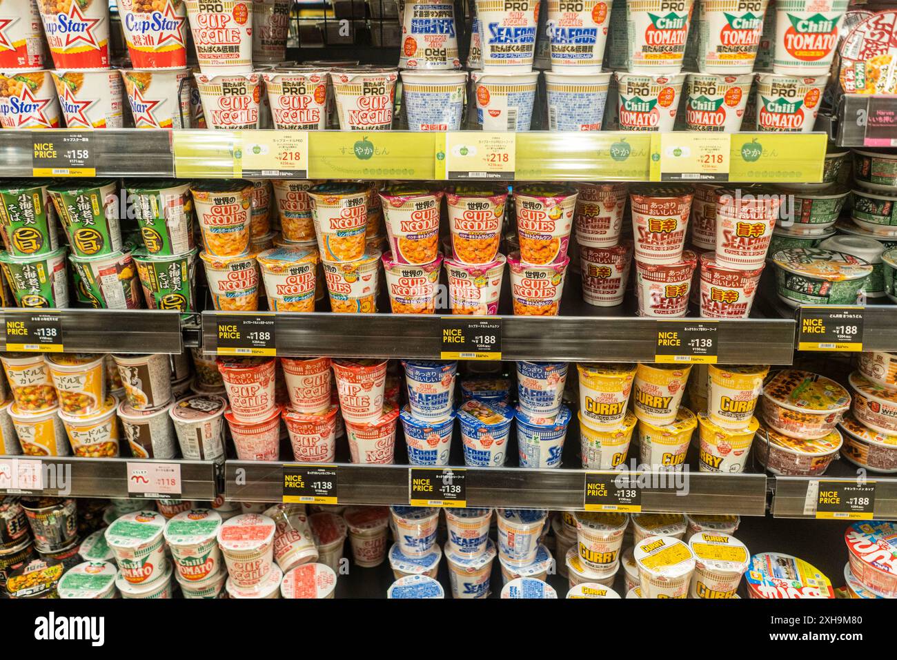 Noodle store hi-res stock photography and images - Alamy