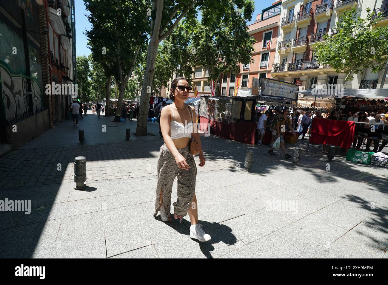 El Rastro flea market in Madrid, Spain Stock Photo - Alamy