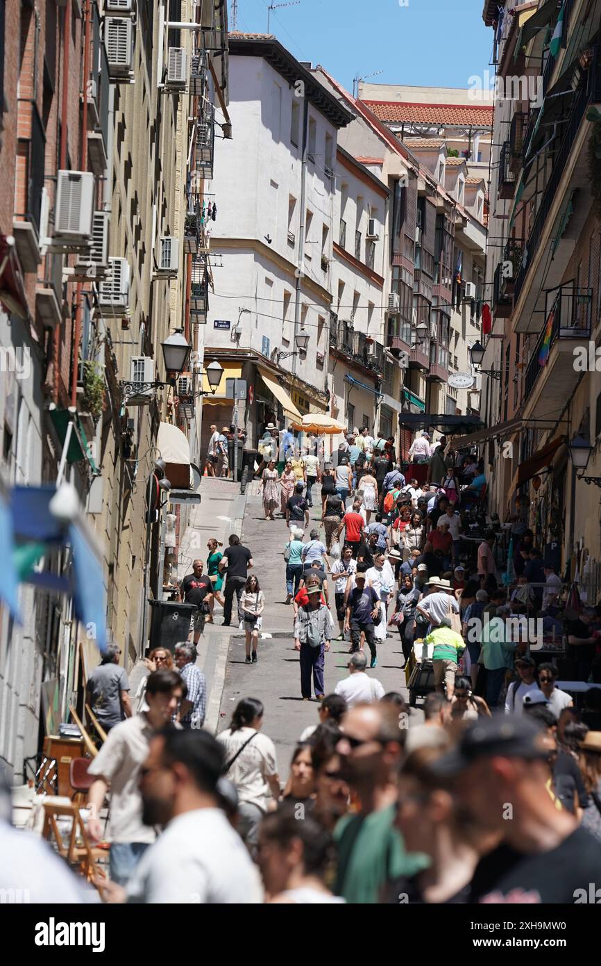 El Rastro flea market in Madrid, Spain Stock Photo - Alamy