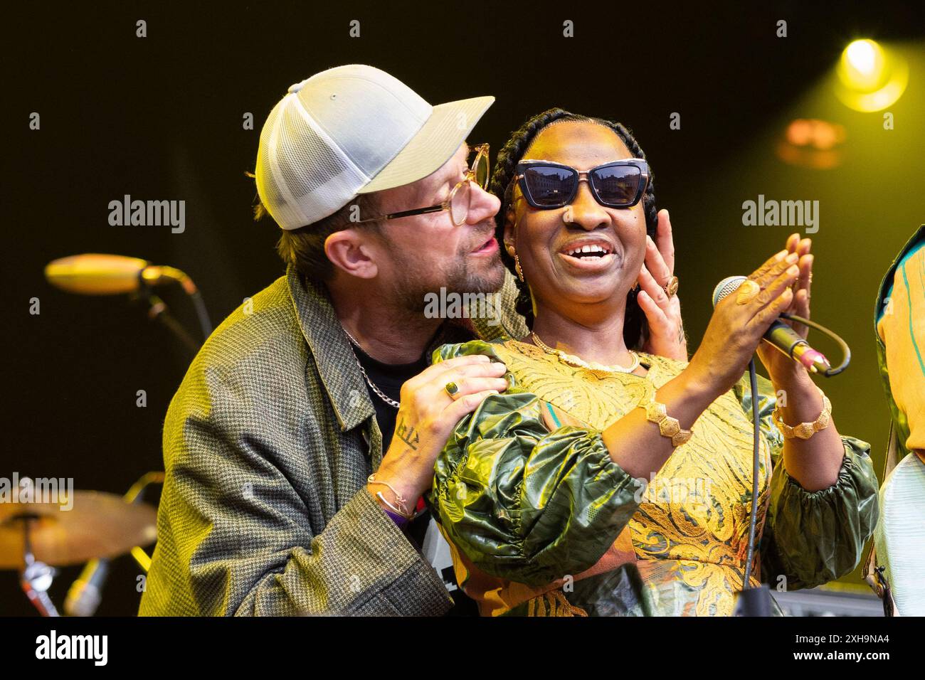 Damon on stage hi-res stock photography and images - Alamy