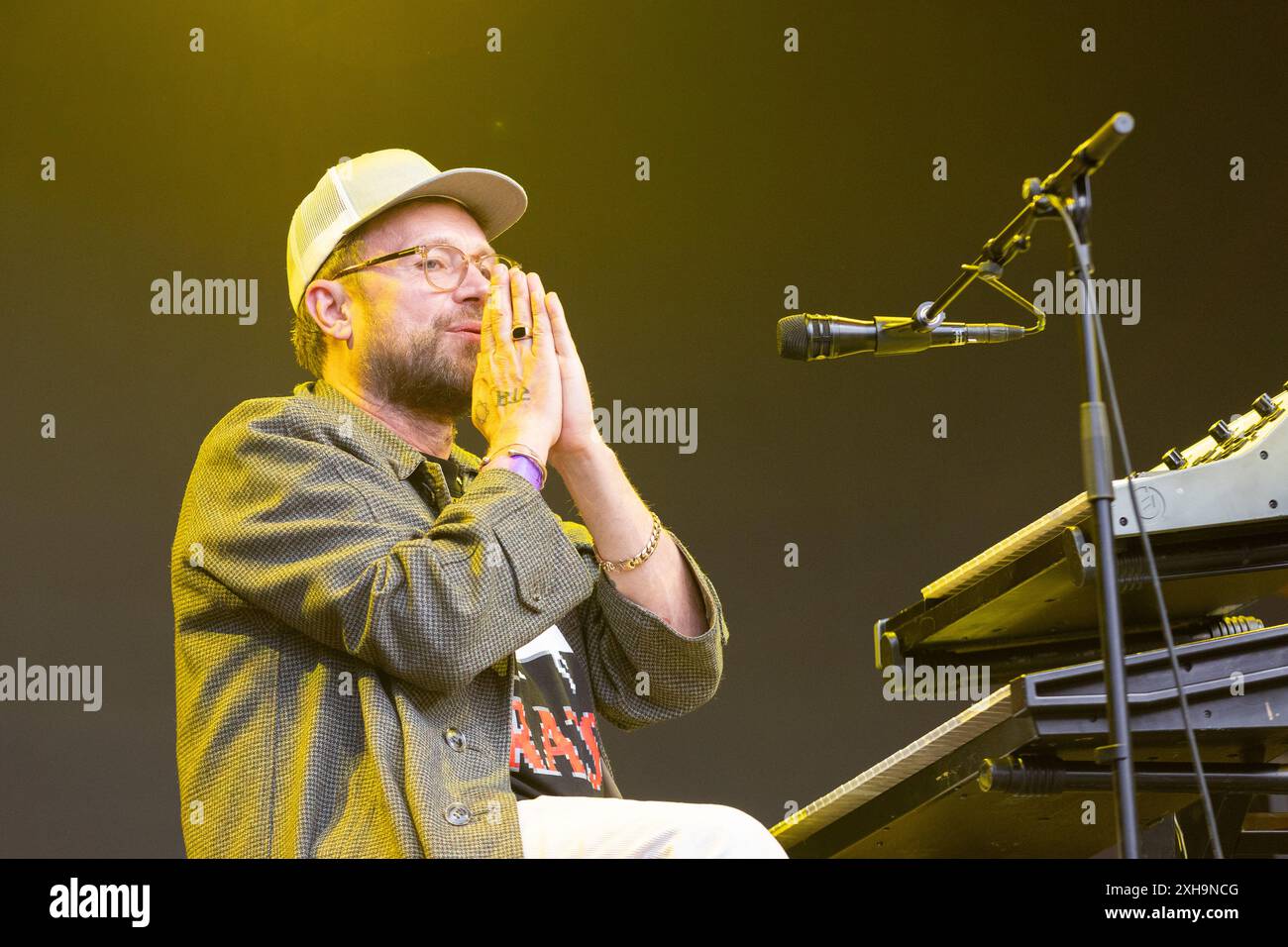 Damon albarn on stage hi-res stock photography and images - Alamy