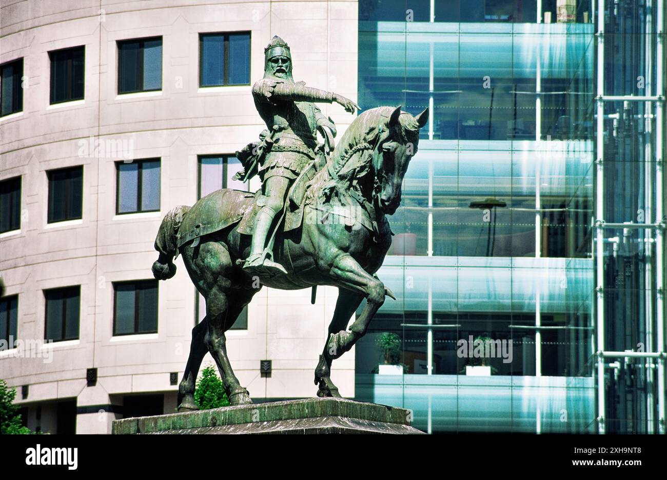 Statue of Edward Prince of Wales, the Black Prince, in City Square ...