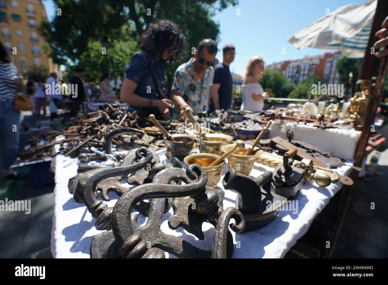 El Rastro flea market in Madrid, Spain Stock Photo - Alamy