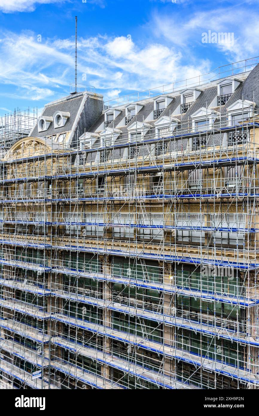 Large renovation project of facade of building covered in Entrepose ...