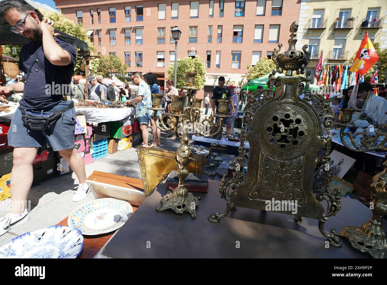 El Rastro flea market in Madrid, Spain Stock Photo - Alamy