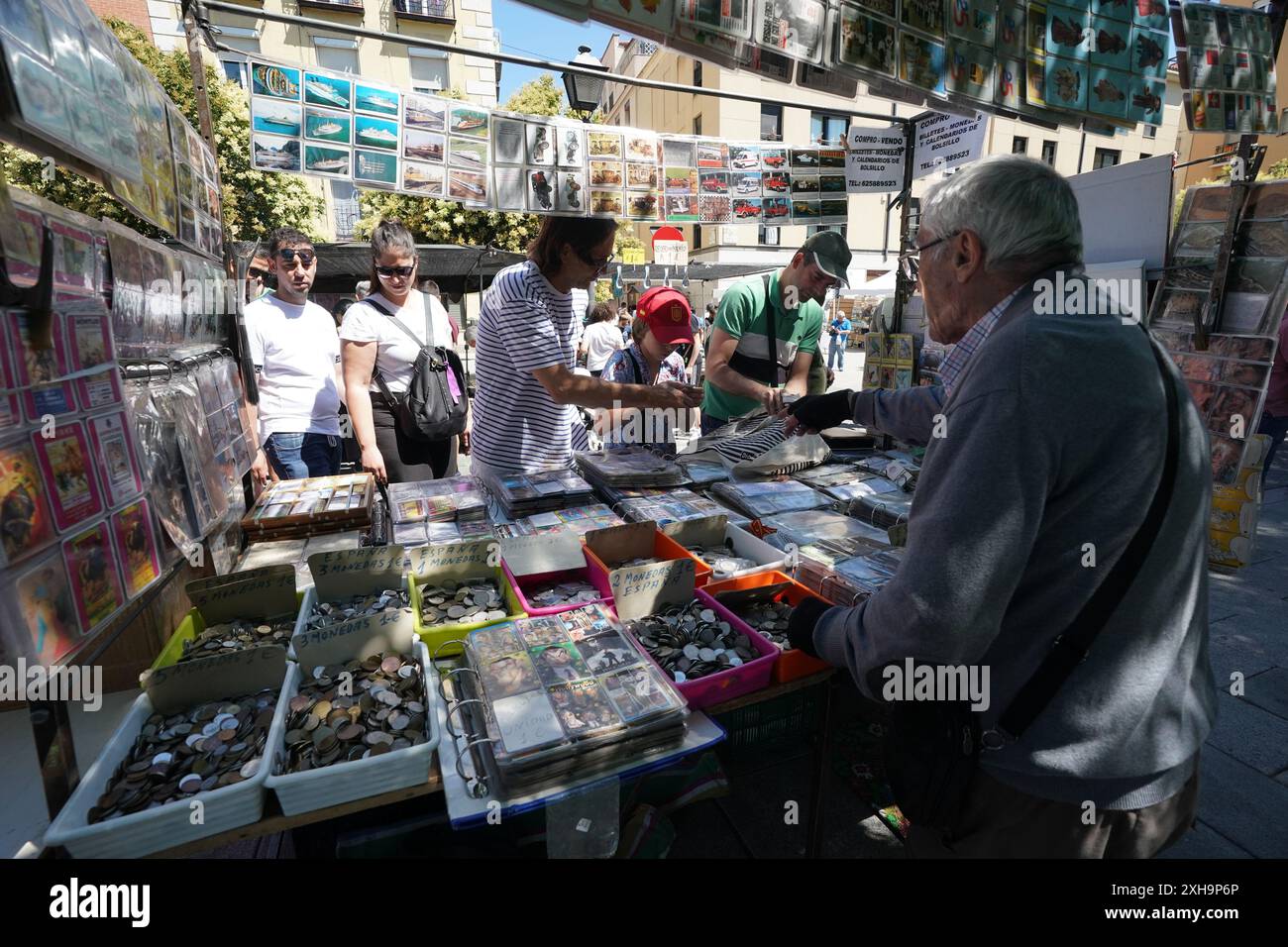 El Rastro flea market in Madrid, Spain Stock Photo - Alamy