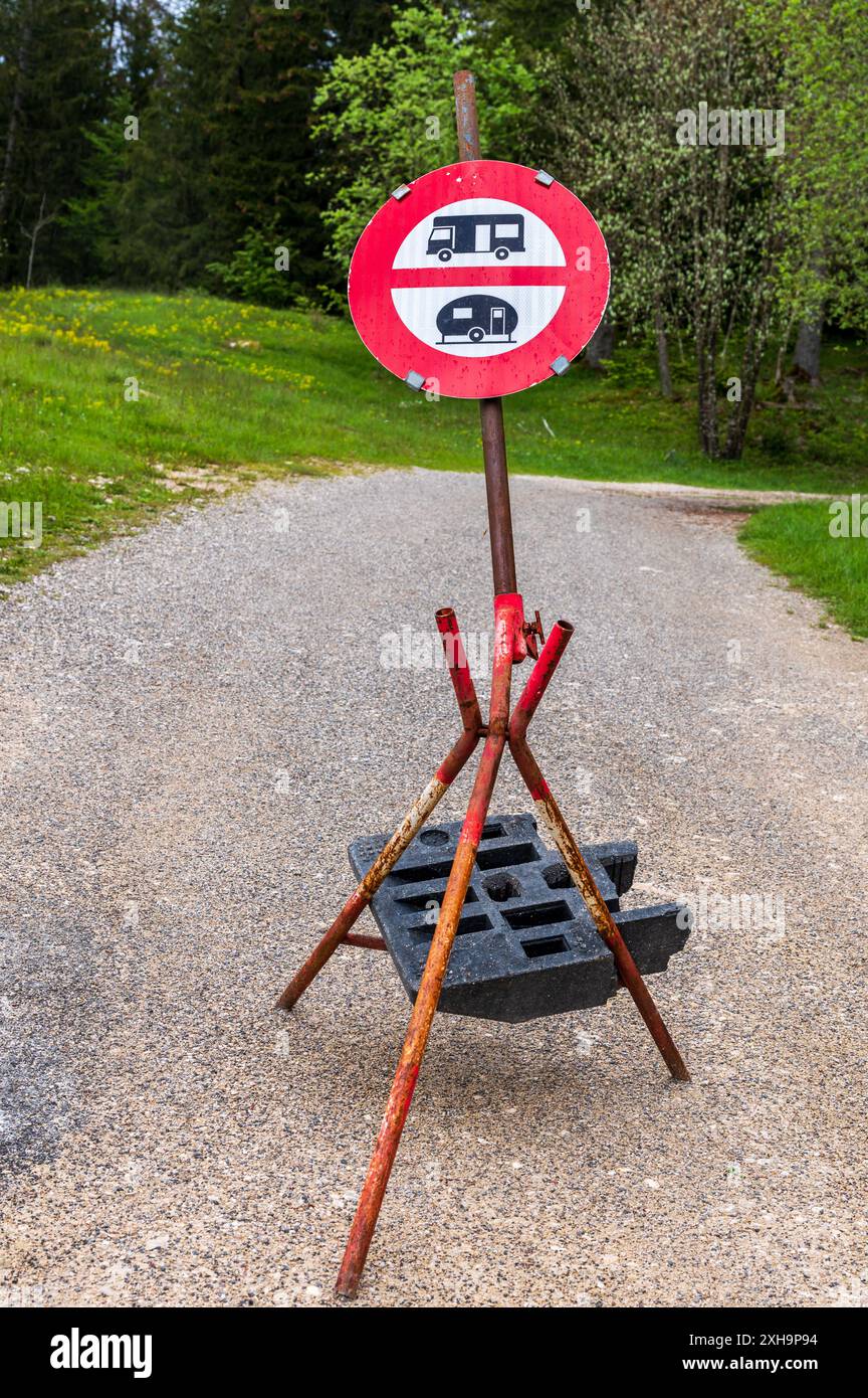 Caravan traffic sign hi-res stock photography and images - Alamy