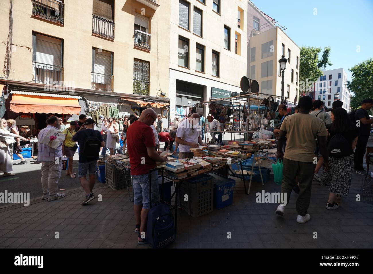 El Rastro flea market in Madrid, Spain Stock Photo - Alamy
