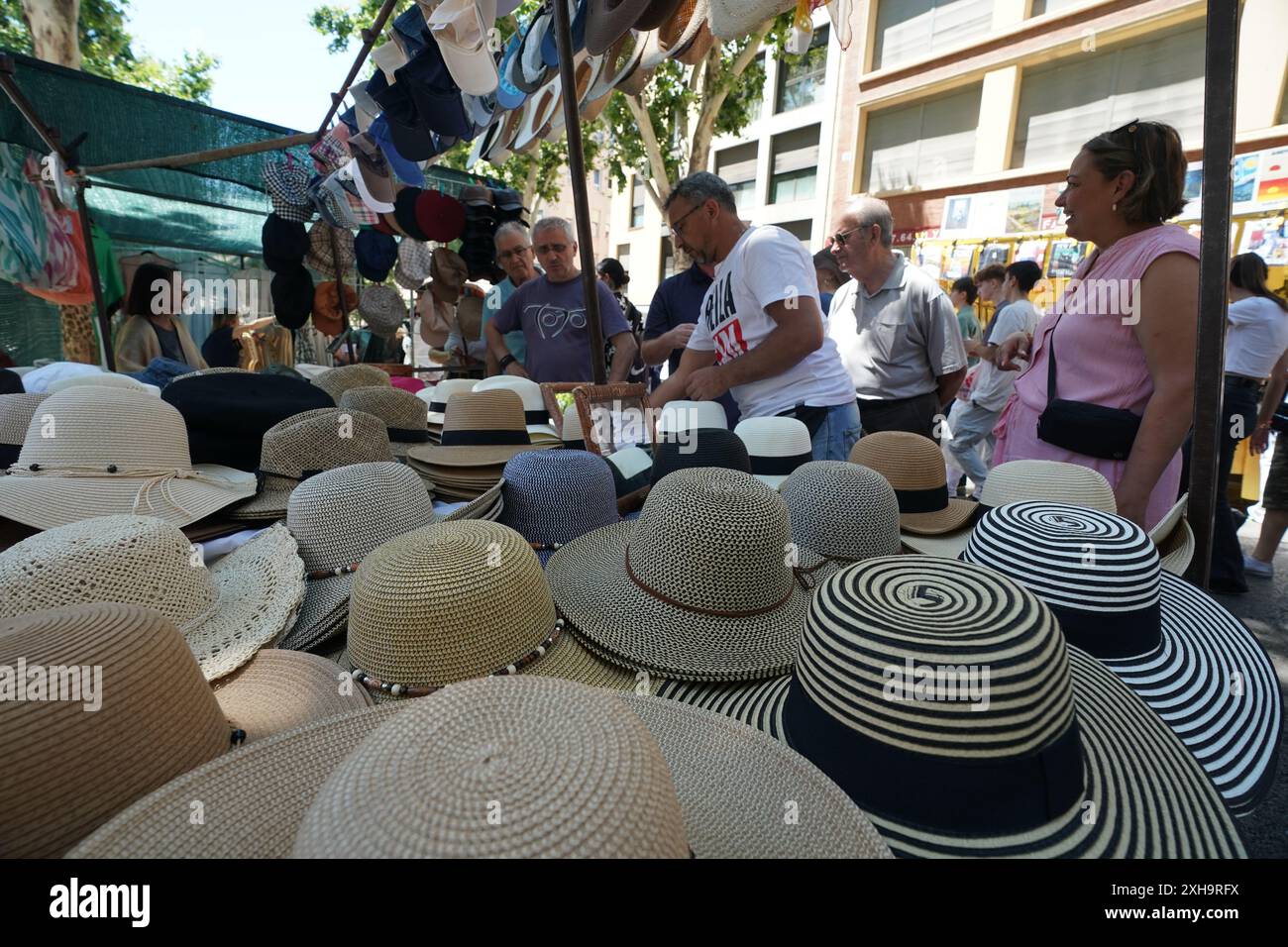 El Rastro flea market in Madrid, Spain Stock Photo - Alamy