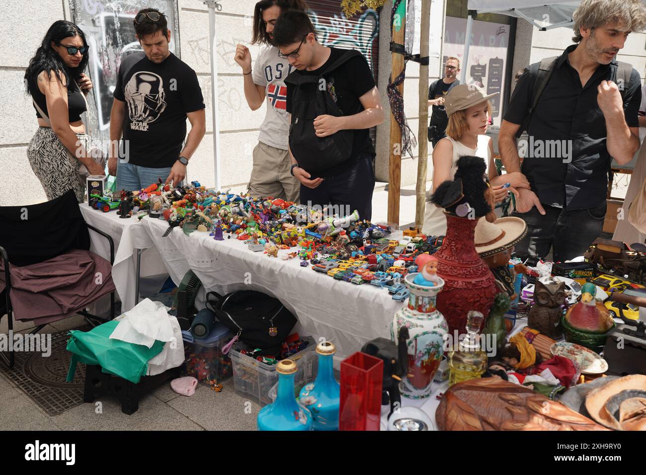 El Rastro flea market in Madrid, Spain Stock Photo - Alamy