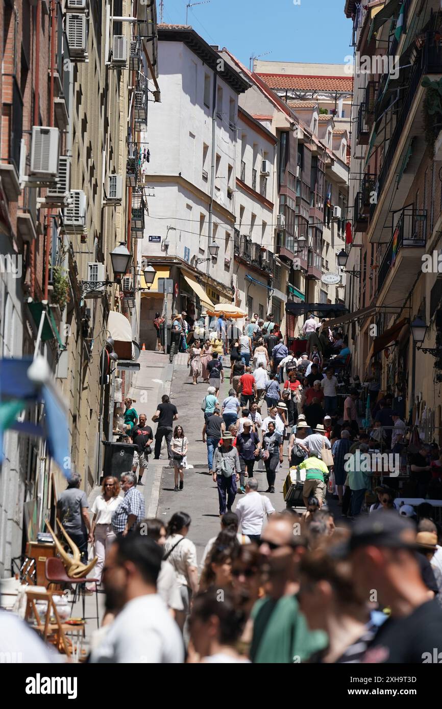 El Rastro flea market in Madrid, Spain Stock Photo - Alamy