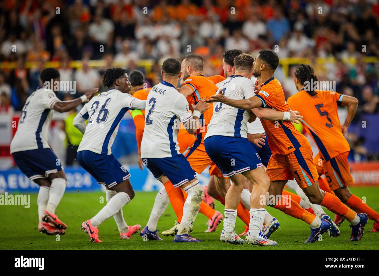 Dortmund, Germany. 10th Jul 2024. Kobbie Mainoo (ENG) Kyle Walker (ENG ...