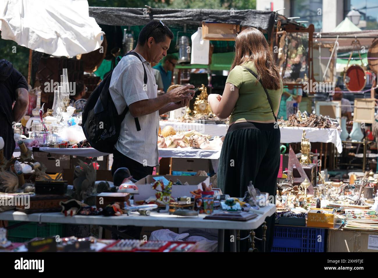 El Rastro flea market in Madrid, Spain Stock Photo - Alamy