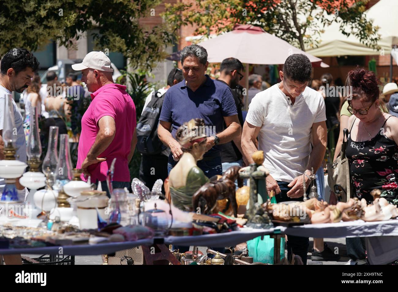 El Rastro flea market in Madrid, Spain Stock Photo - Alamy