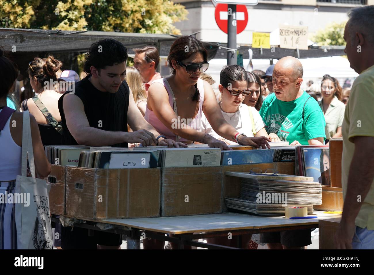 El Rastro flea market in Madrid, Spain Stock Photo - Alamy