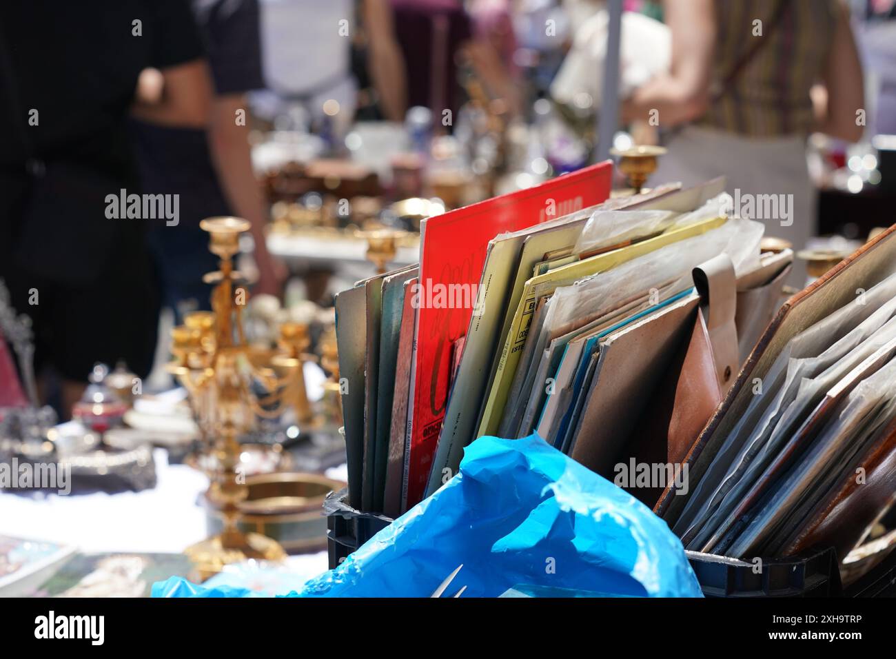 El Rastro flea market in Madrid, Spain Stock Photo - Alamy
