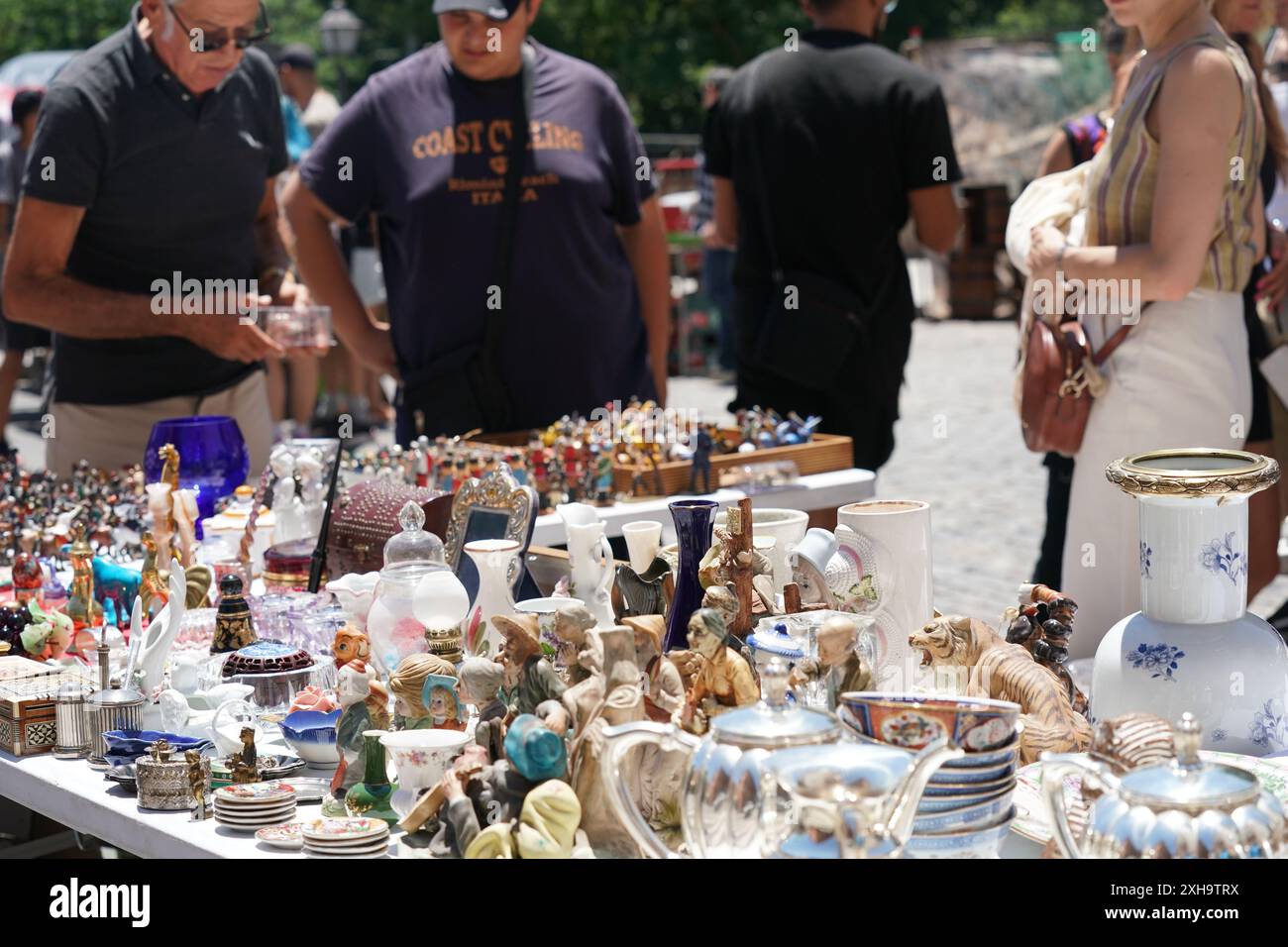 El Rastro flea market in Madrid, Spain Stock Photo - Alamy