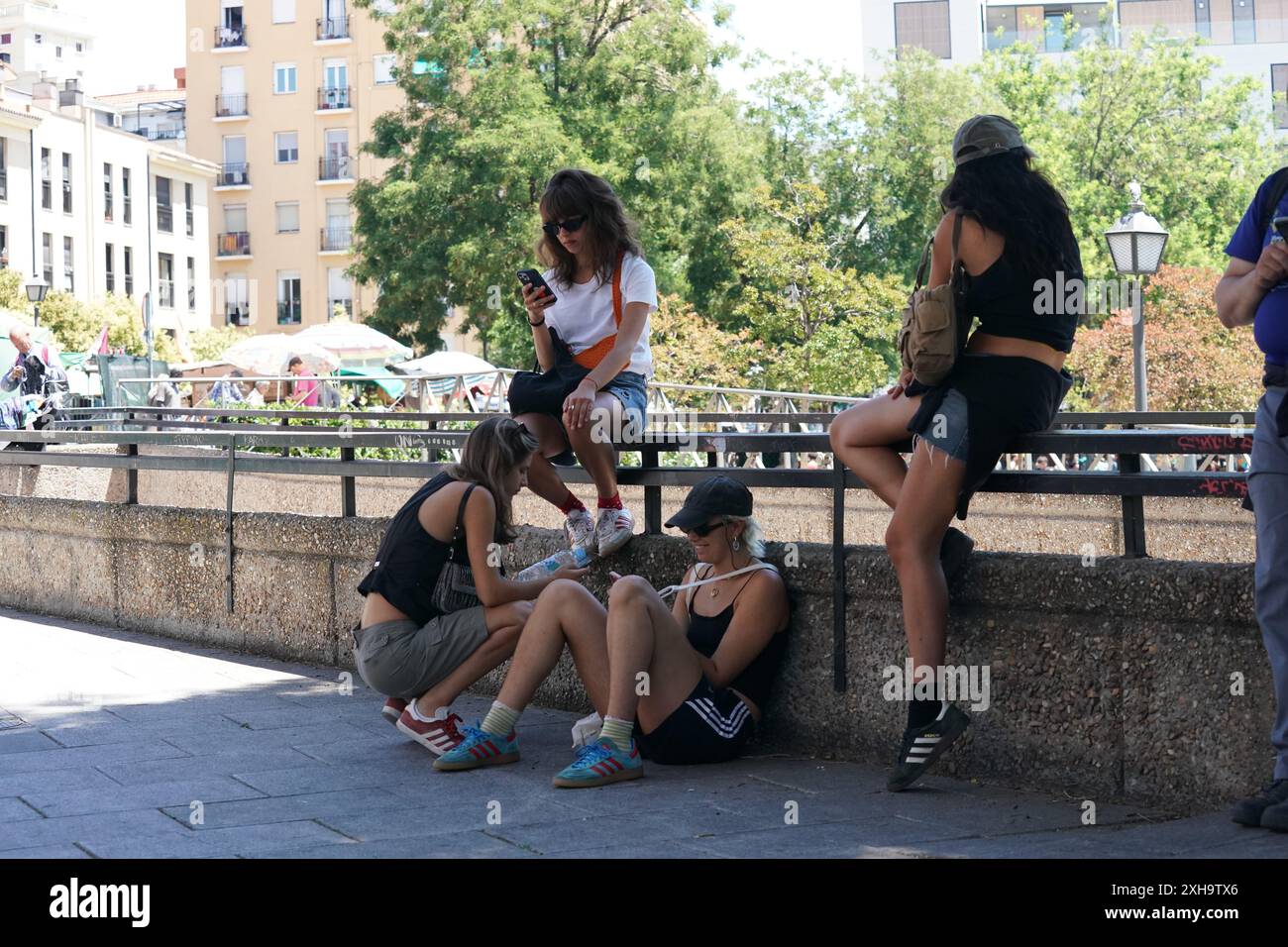 El Rastro flea market in Madrid, Spain Stock Photo - Alamy