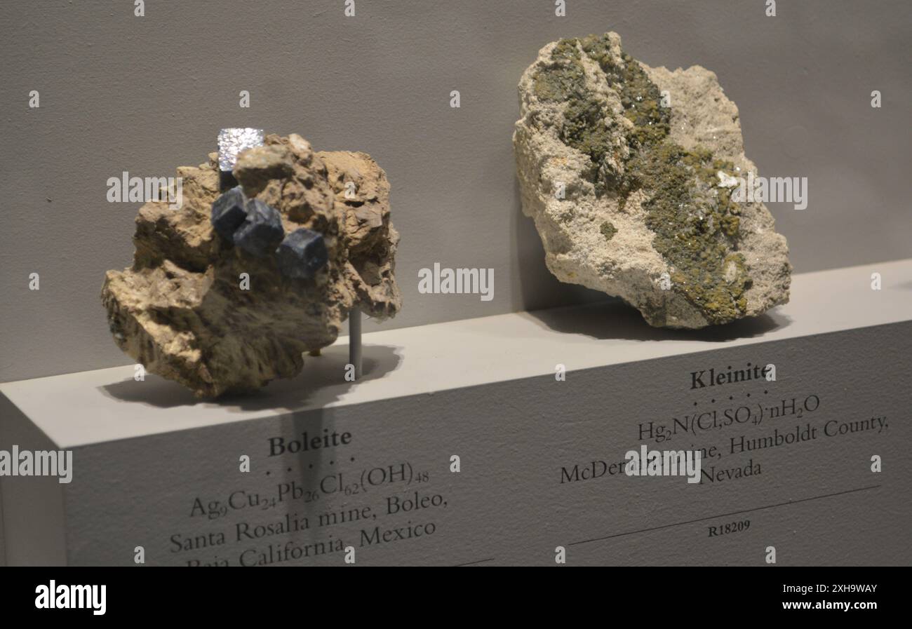 Smithsonian Natural History Museum 2015, Minerals Exhibition Stock ...